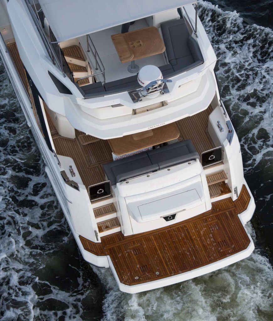 Review of Greenline 45 Hybrid Flybridge Yacht