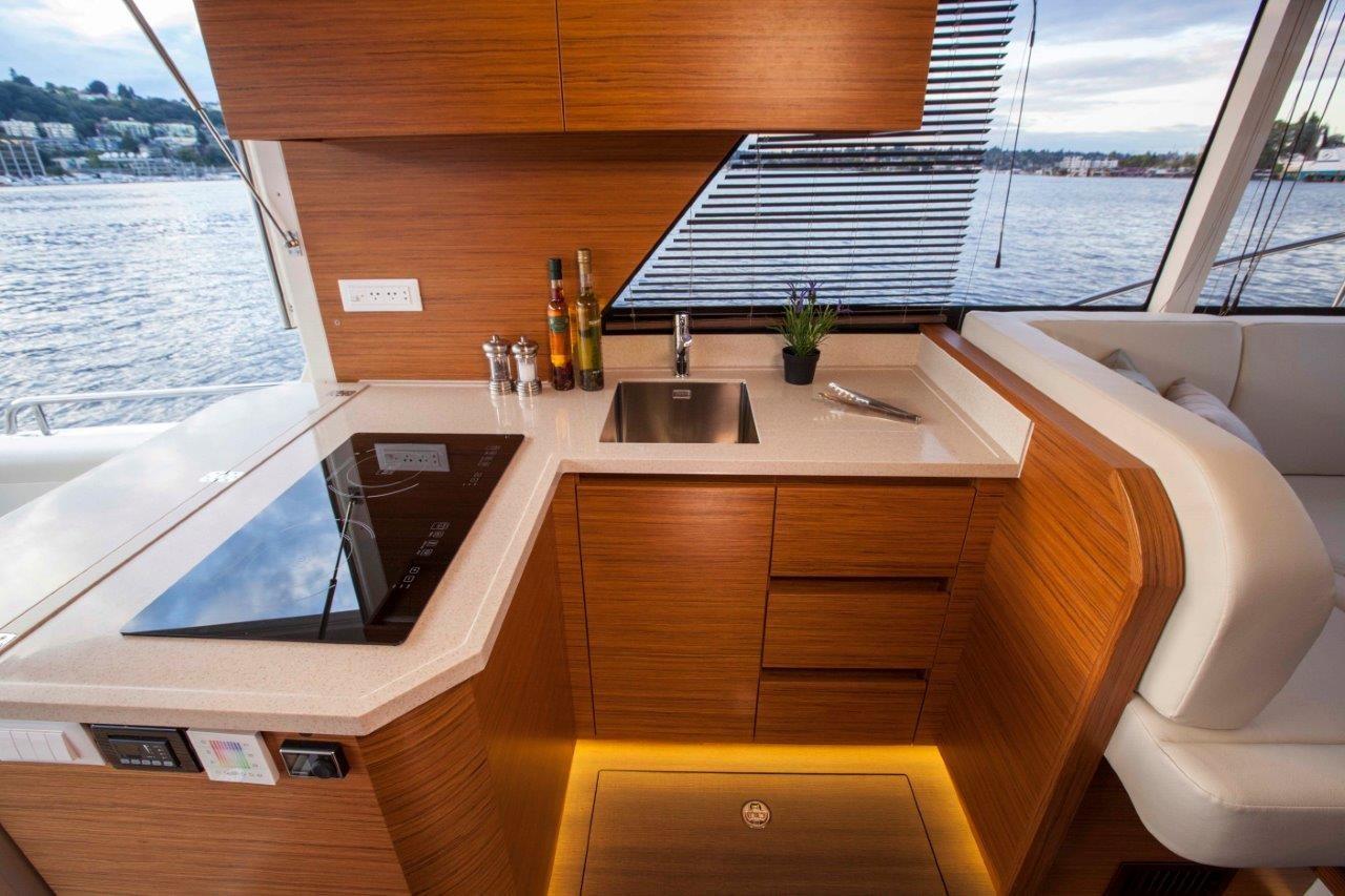 Review of Greenline 39 Hybrid Yacht
