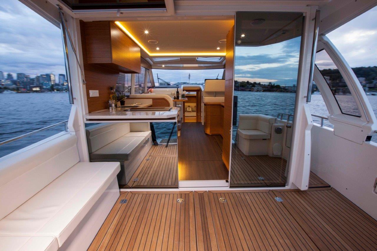 Review of Greenline 39 Hybrid Yacht