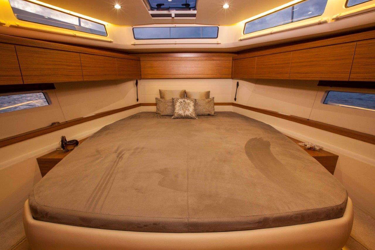 Review of Greenline 39 Hybrid Yacht
